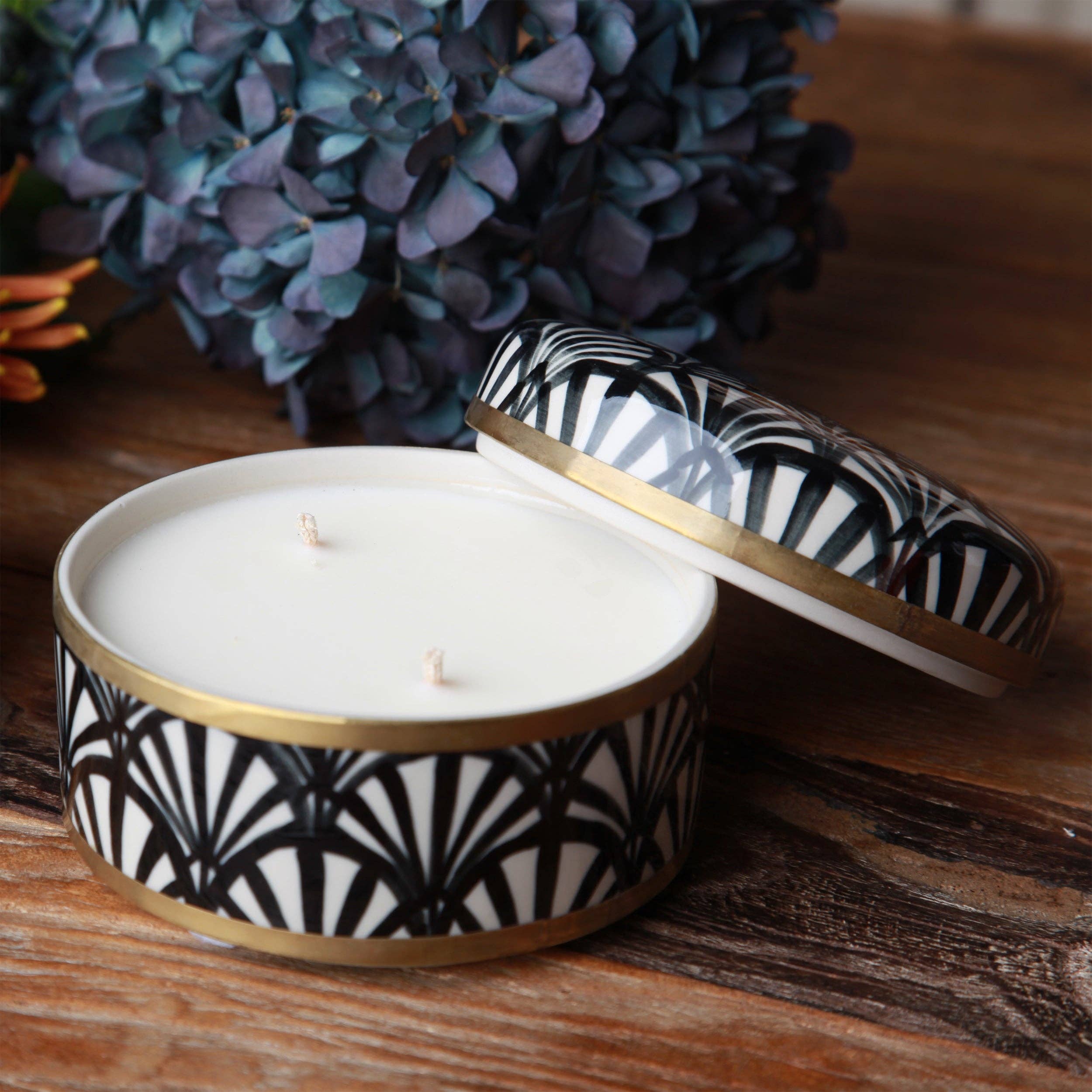 Yumi Candle – by:rabinowitz